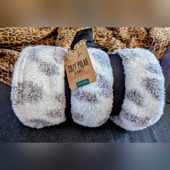 Northeast Outfitters | Bedding | New Leopard Print Plush Throw Blankets ...